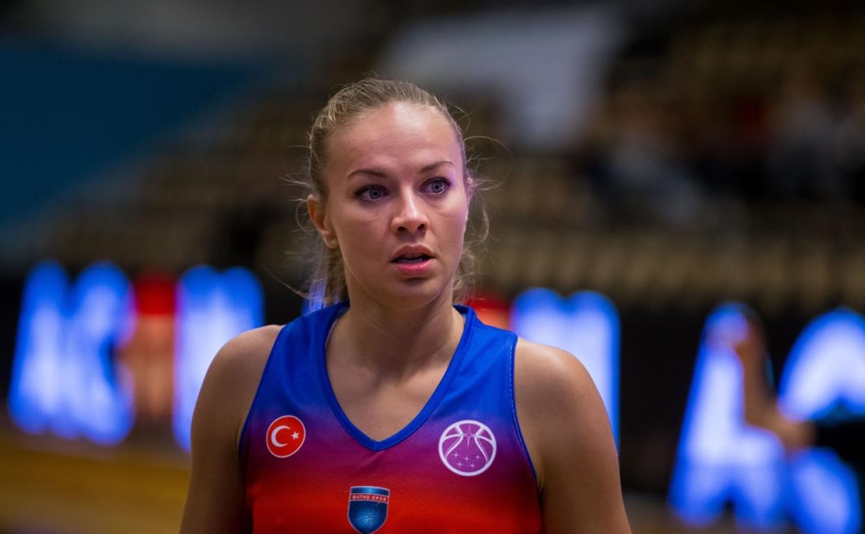 Baloncesto: La rumana Claudia Cuic aportará su experiencia al IDK Euskotren | El Diario Vasco